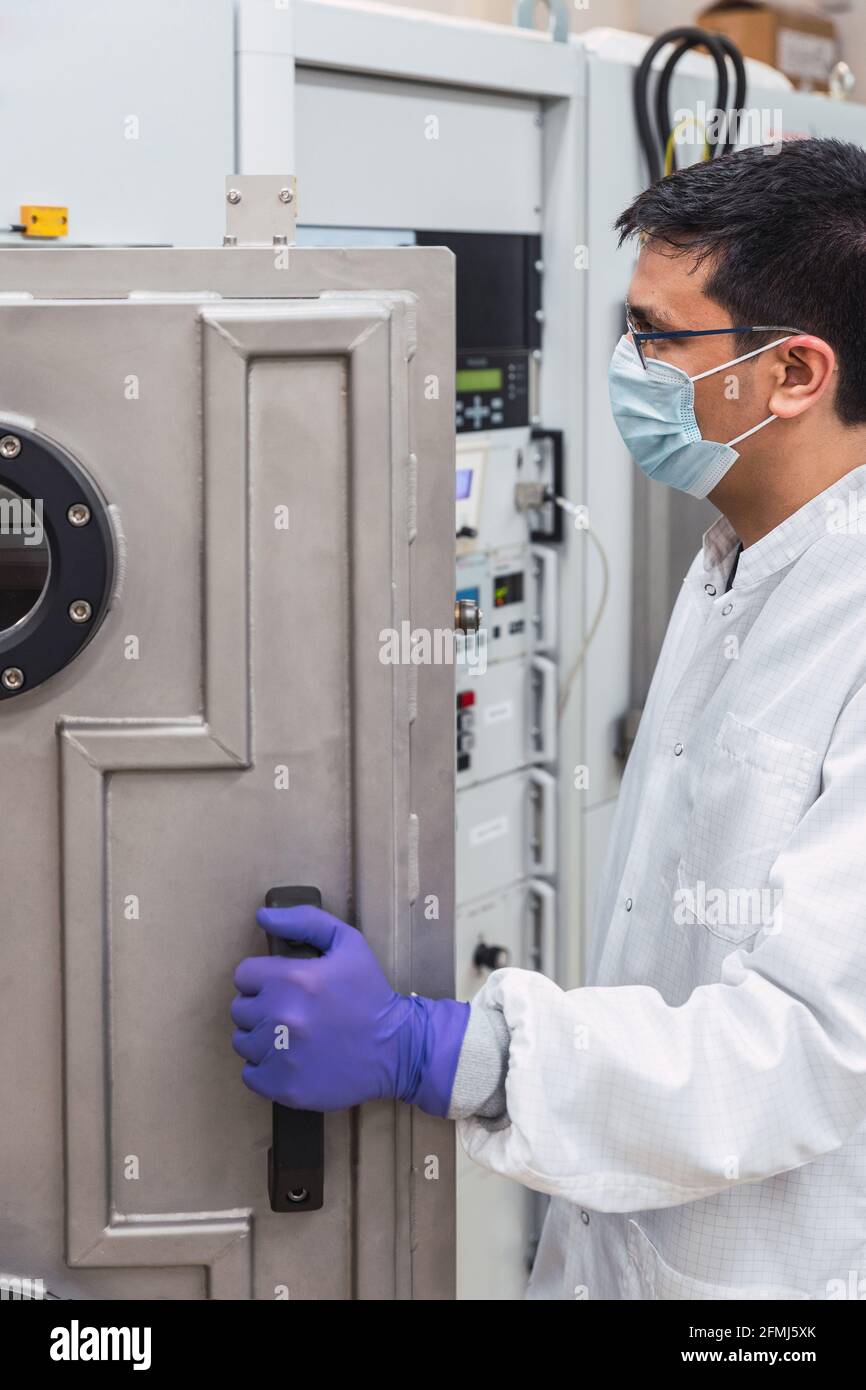 Biosafety lab hi-res stock photography and images - Alamy