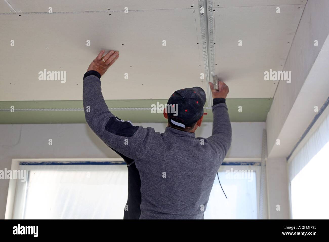 Man working on drywall construction Stock Photo - Alamy