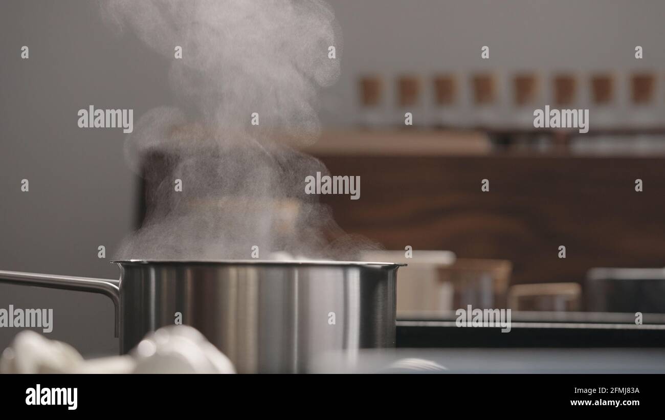 Steam from pot on stove hi-res stock photography and images - Alamy