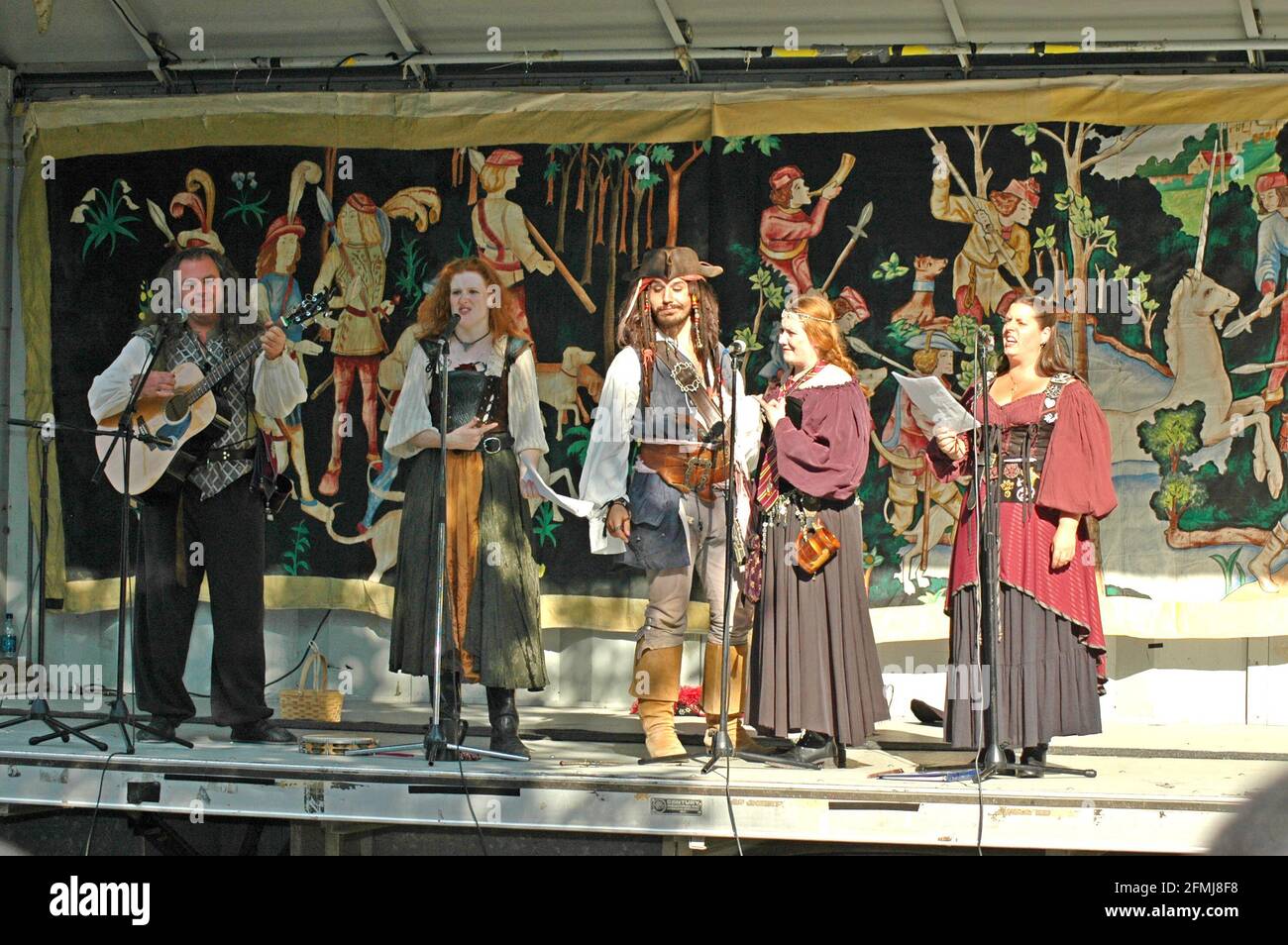 Renaissance festival entertainer hi-res stock photography and images ...