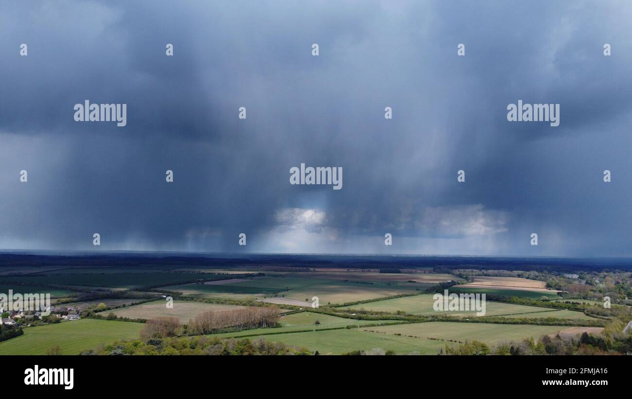Peterborough, UK. 06th May, 2021. Heavy rain in menacing storm clouds ...