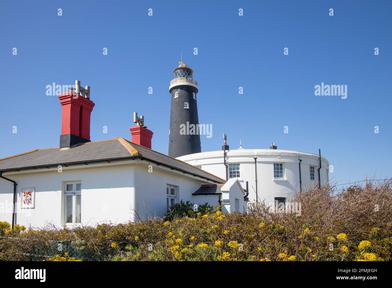 the old lighthouse and lighthouse keepers cottage dungeness kent Stock ...