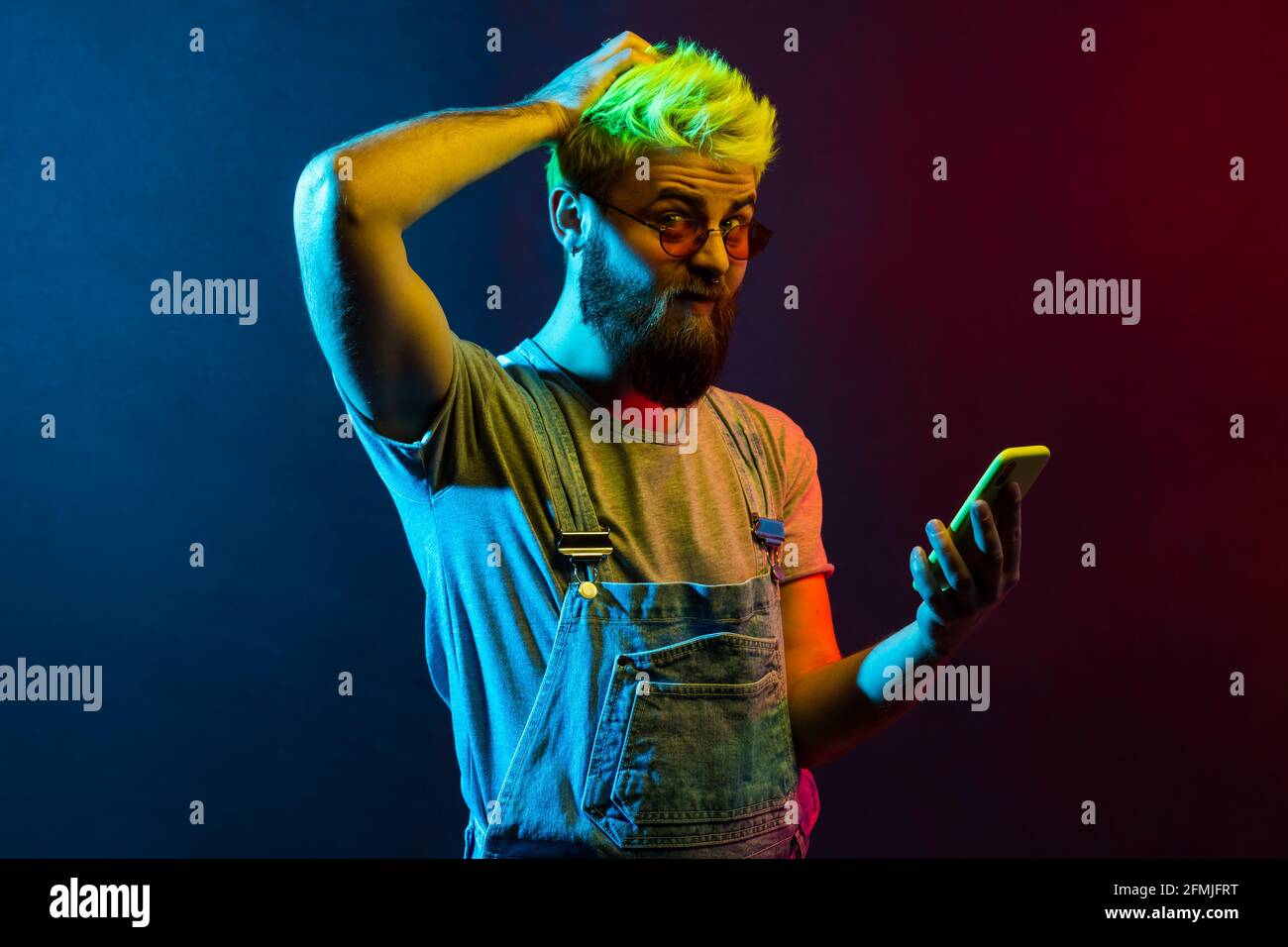 Confused facial expression hi-res stock photography and images - Alamy