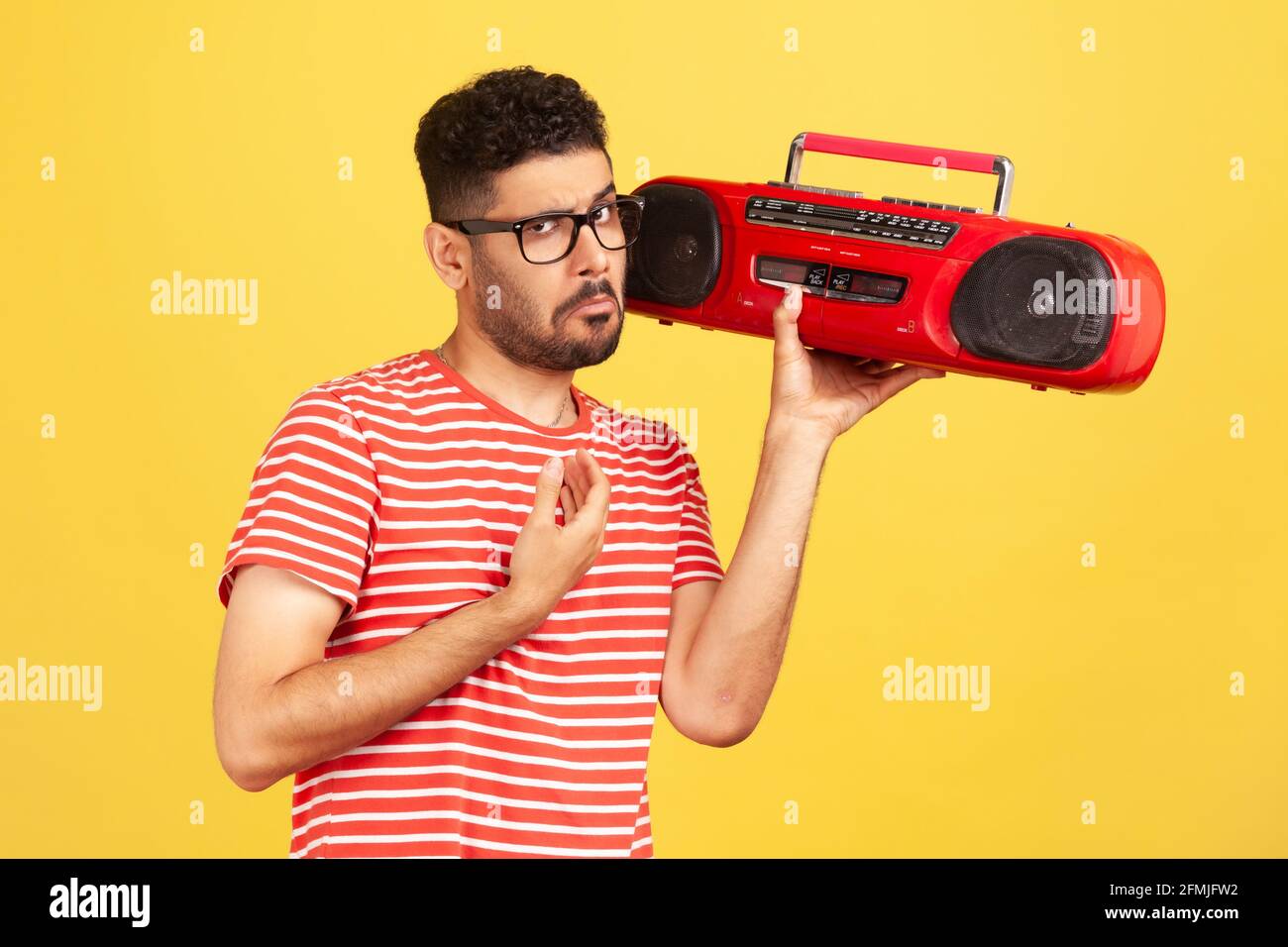 Listening to radio hi-res stock photography and images - Alamy