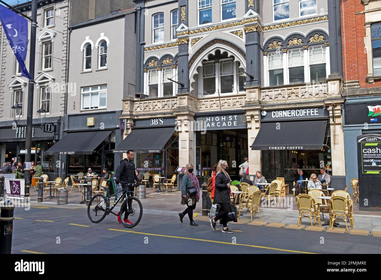 High street arcade hi-res stock photography and images - Alamy