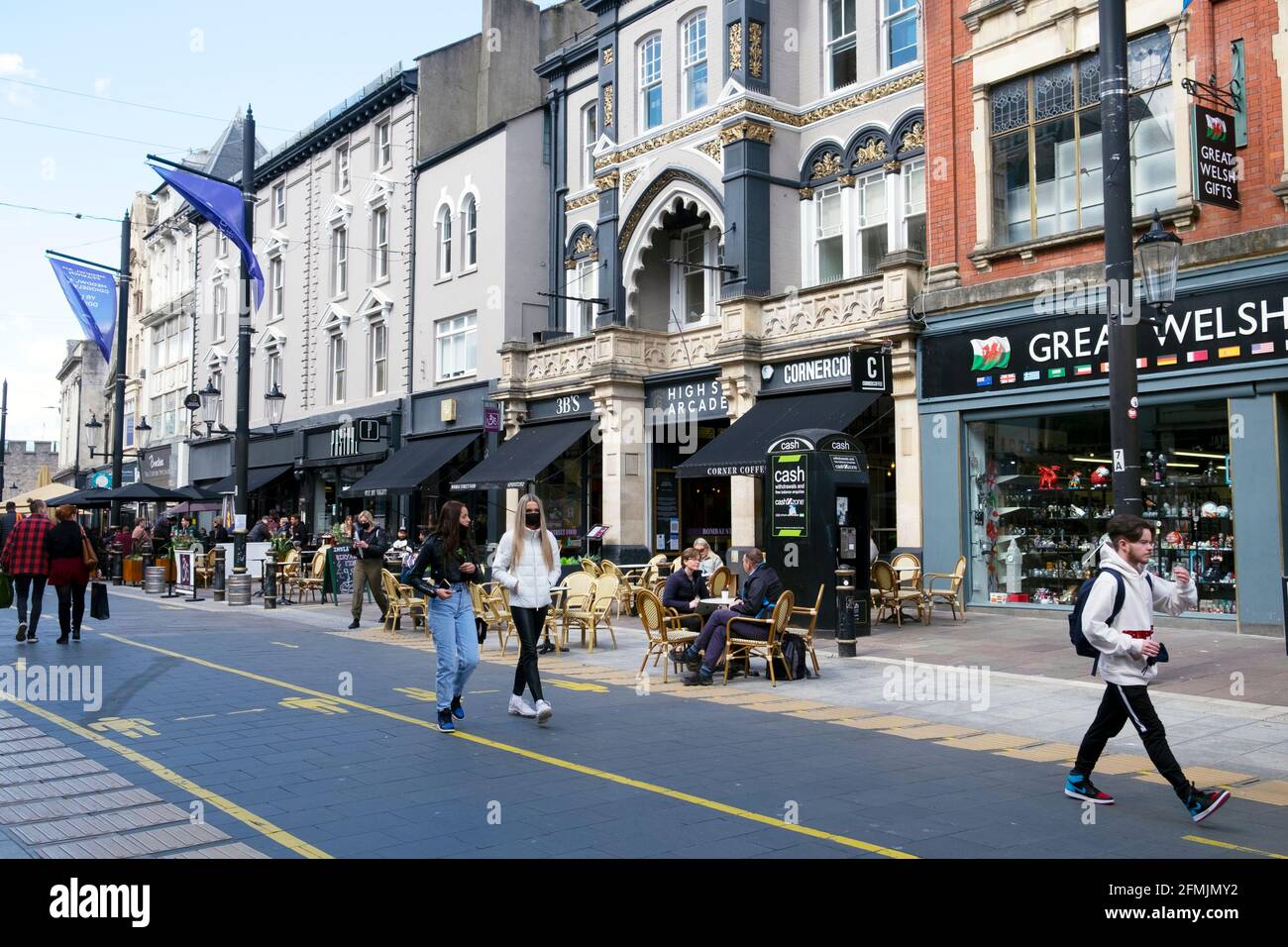 High street arcade hi-res stock photography and images - Alamy