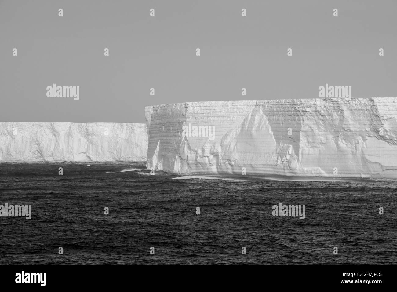 Tabular icebergs antarctica Black and White Stock Photos & Images - Alamy