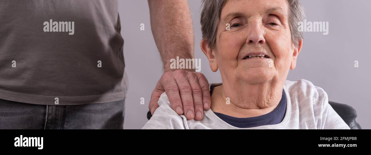 Hand comforting elderly shoulder hi-res stock photography and images ...