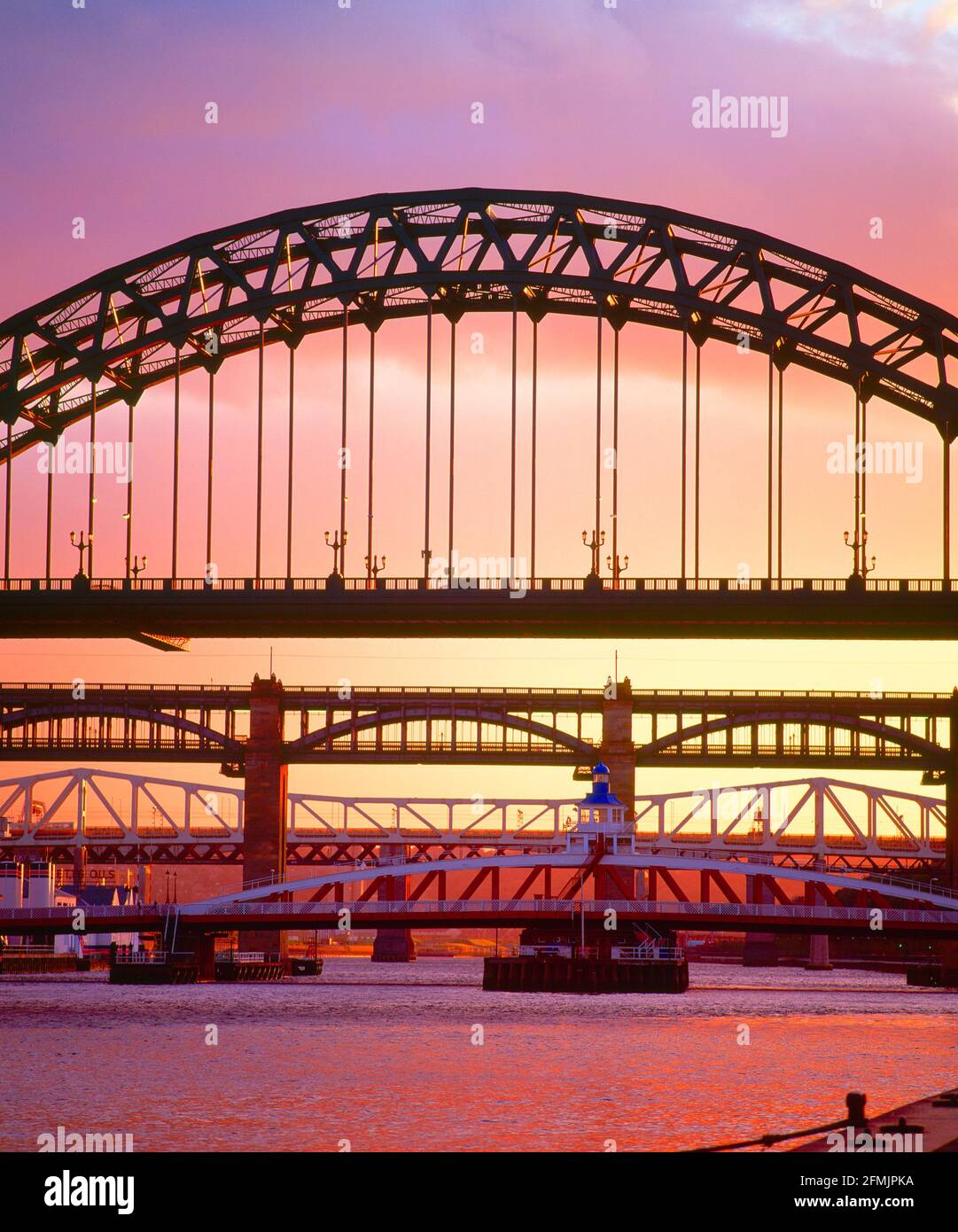 Newcastle bridge bus hi-res stock photography and images - Alamy