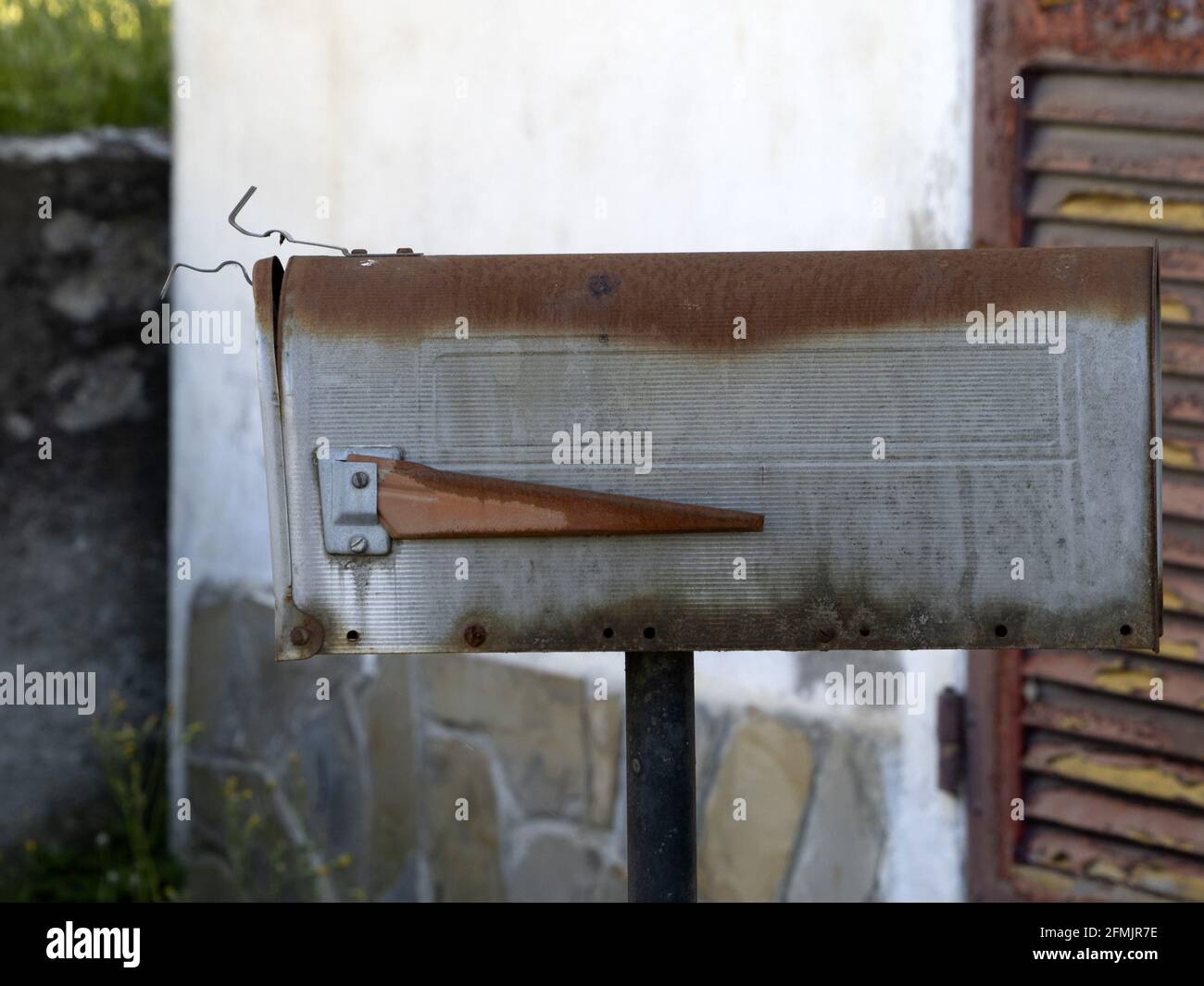 old rusted us mail box detail Stock Photo - Alamy