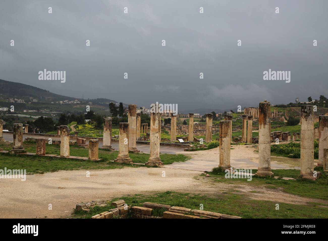 Ruins of the ancient Roman city of Jerash Stock Photo - Alamy