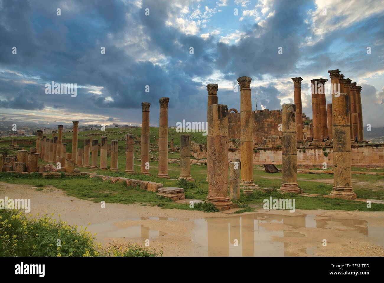 Ruins of the ancient Roman city of Jerash Stock Photo - Alamy