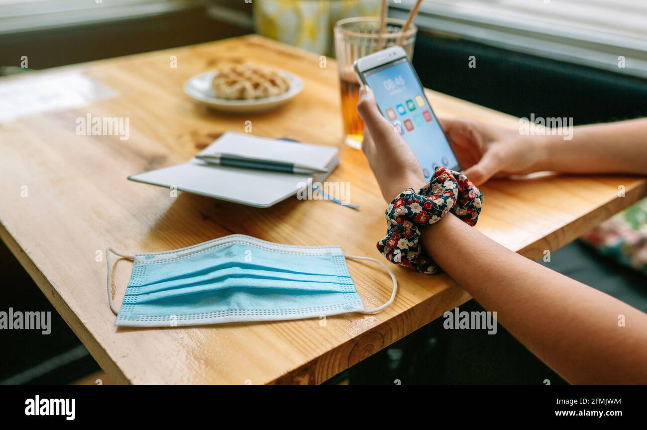 Mask table cafe hi-res stock photography and images - Alamy