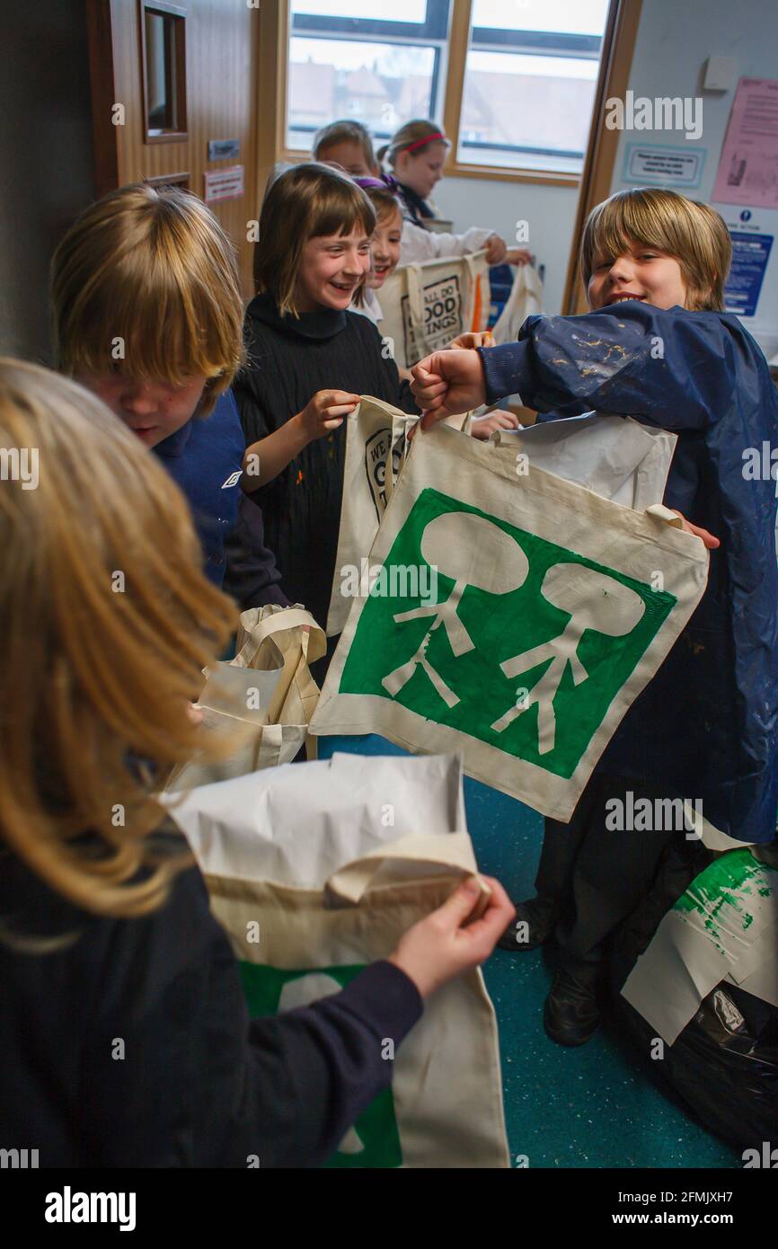 Junior School Art lesson screen printing Stock Photo - Alamy
