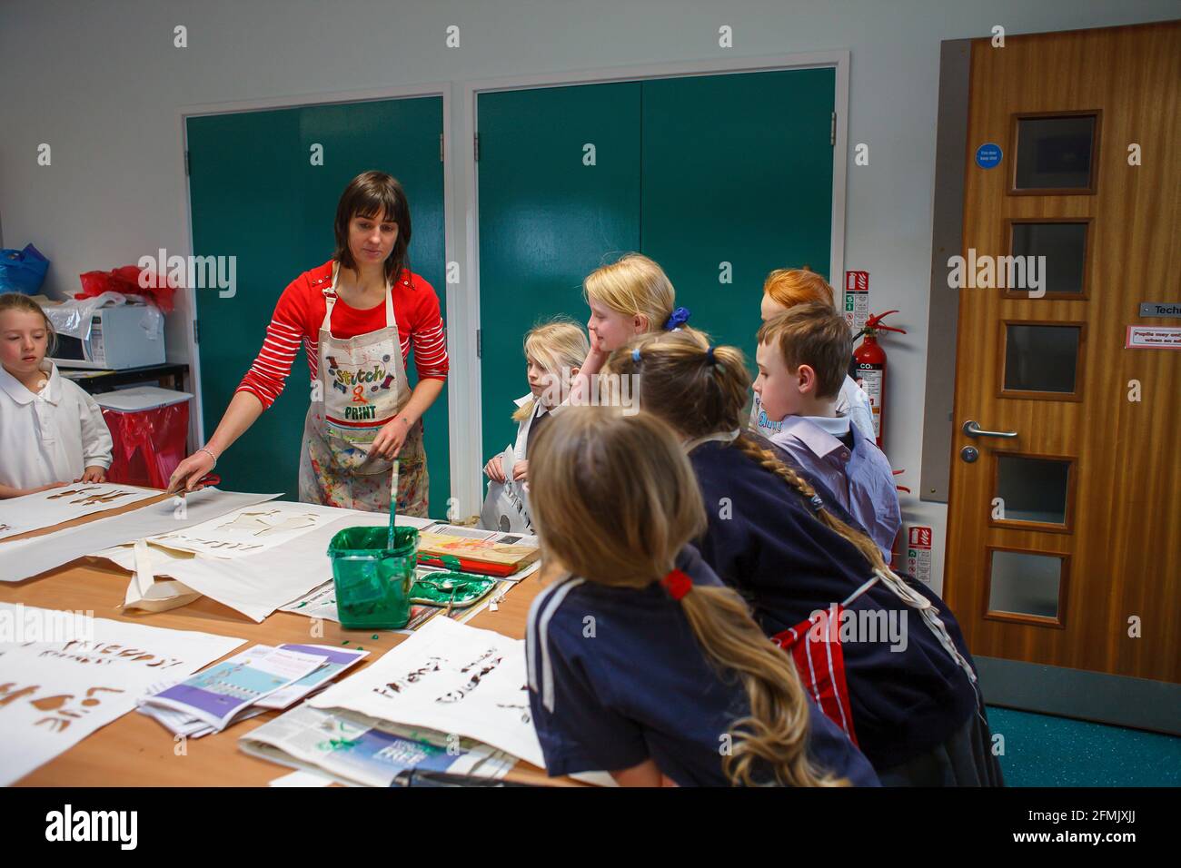 Junior School Art lesson screen printing Stock Photo - Alamy