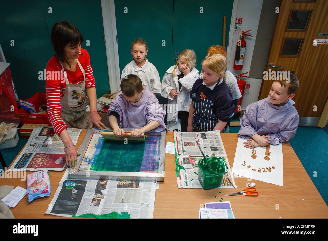 Junior School Art lesson screen printing Stock Photo - Alamy