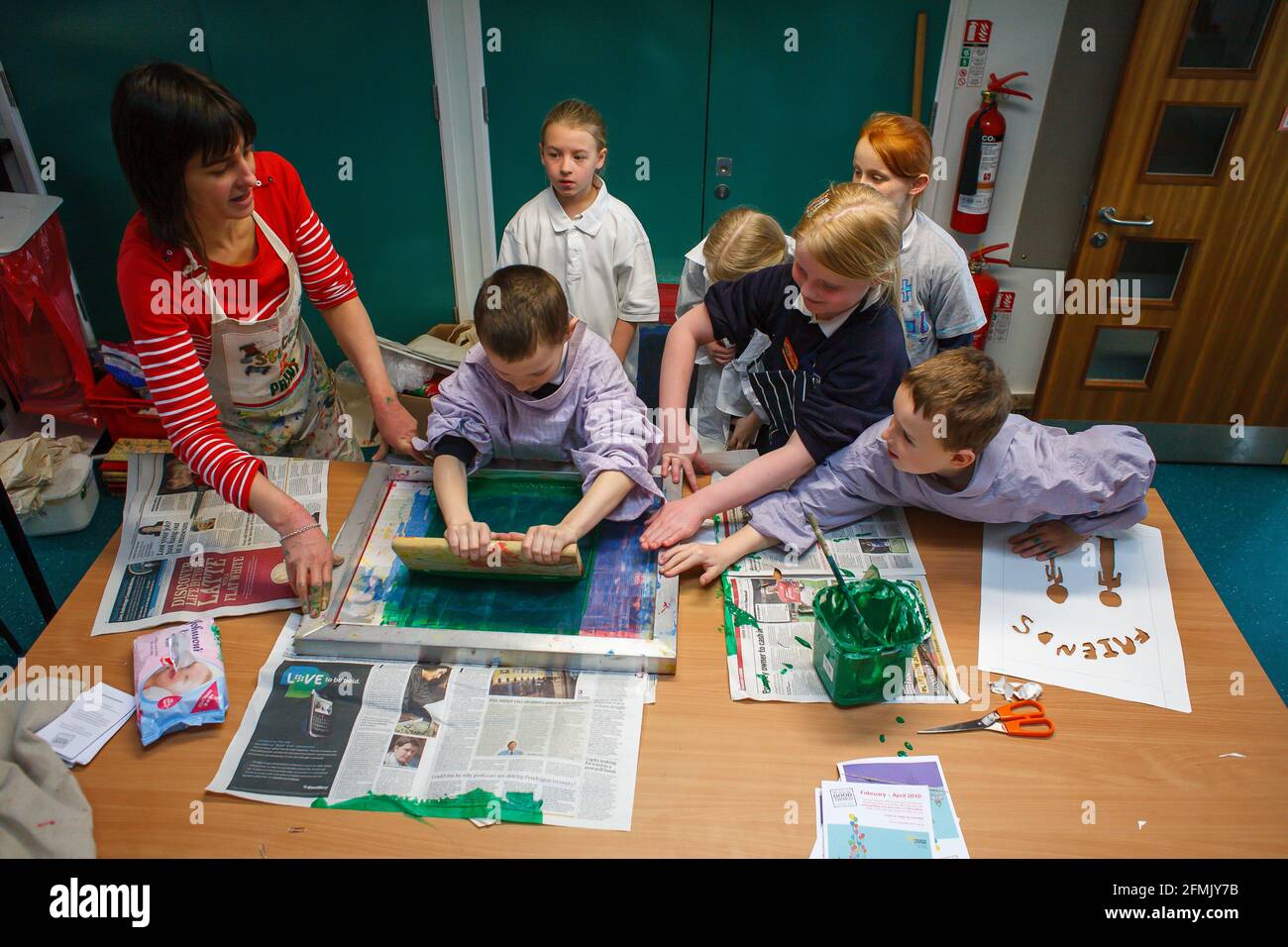 Junior School Art lesson screen printing Stock Photo - Alamy