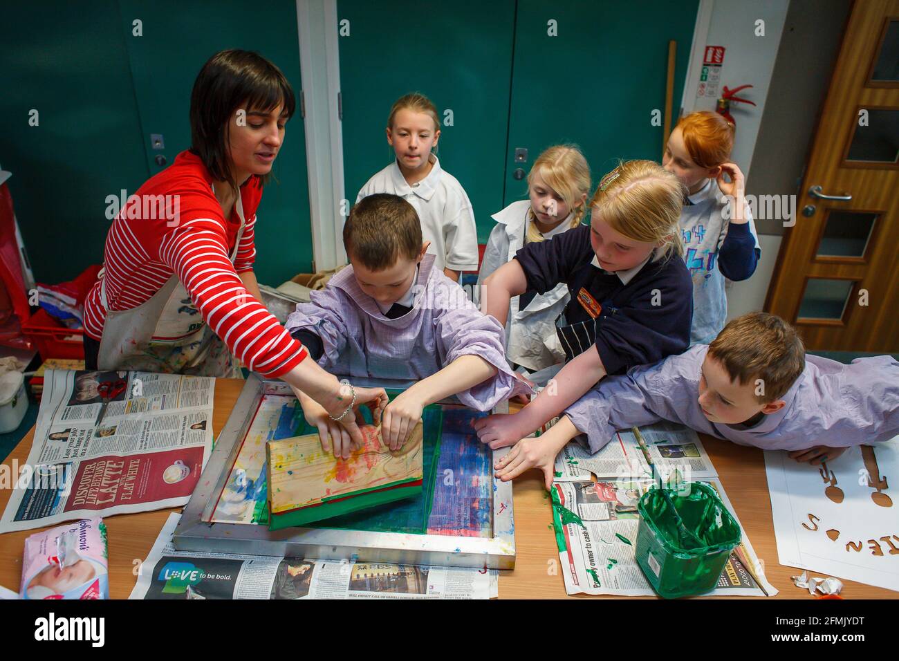 Junior School Art lesson screen printing Stock Photo - Alamy