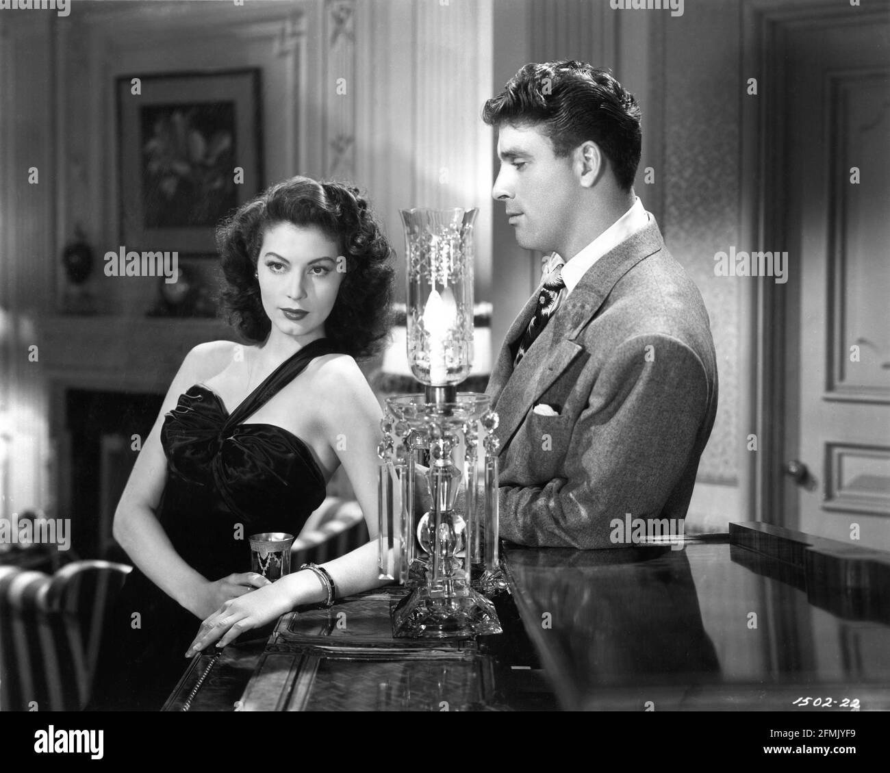 AVA GARDNER and BURT LANCASTER in THE KILLERS 1946 director ROBERT ...