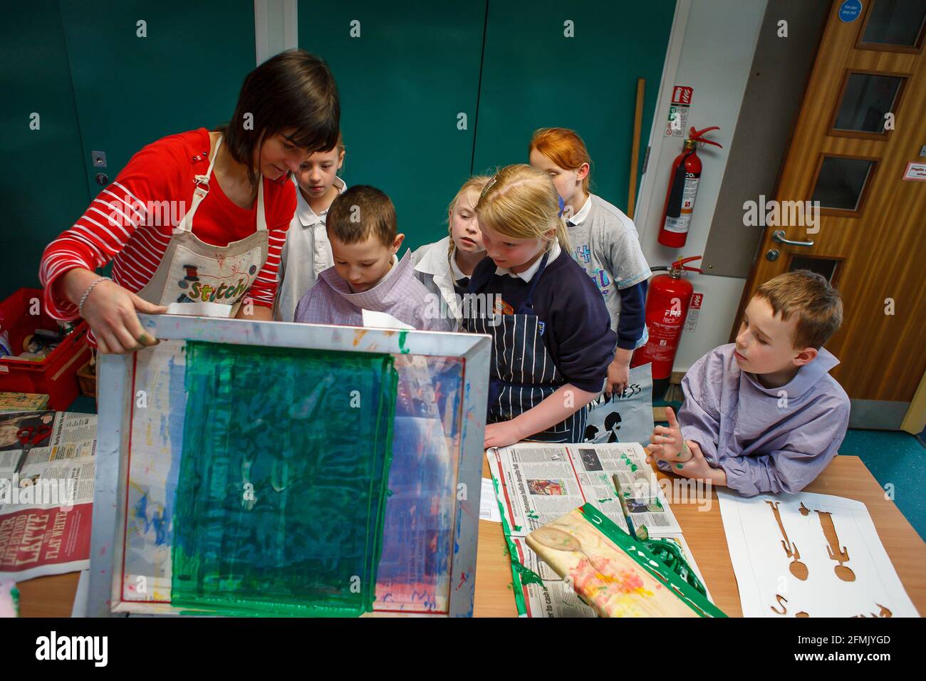 Junior School Art lesson screen printing Stock Photo - Alamy