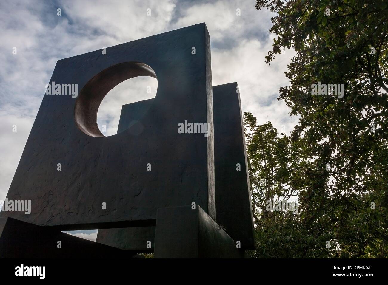 Four-Square (Walk Through) (1966): Barbara Hepworth Sculpture Garden ...