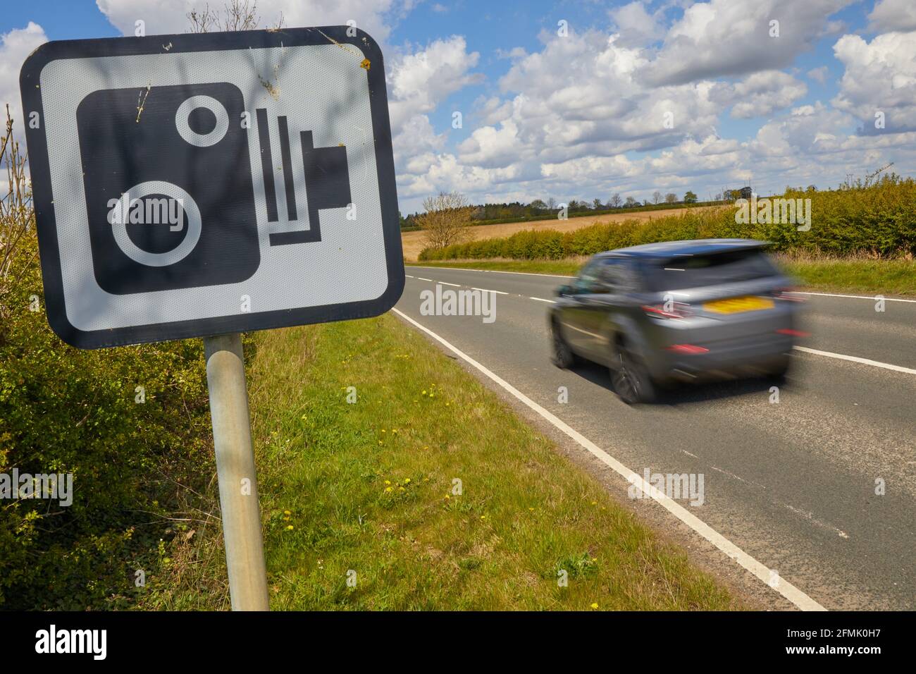 Speed camera sign motoring hi-res stock photography and images - Alamy