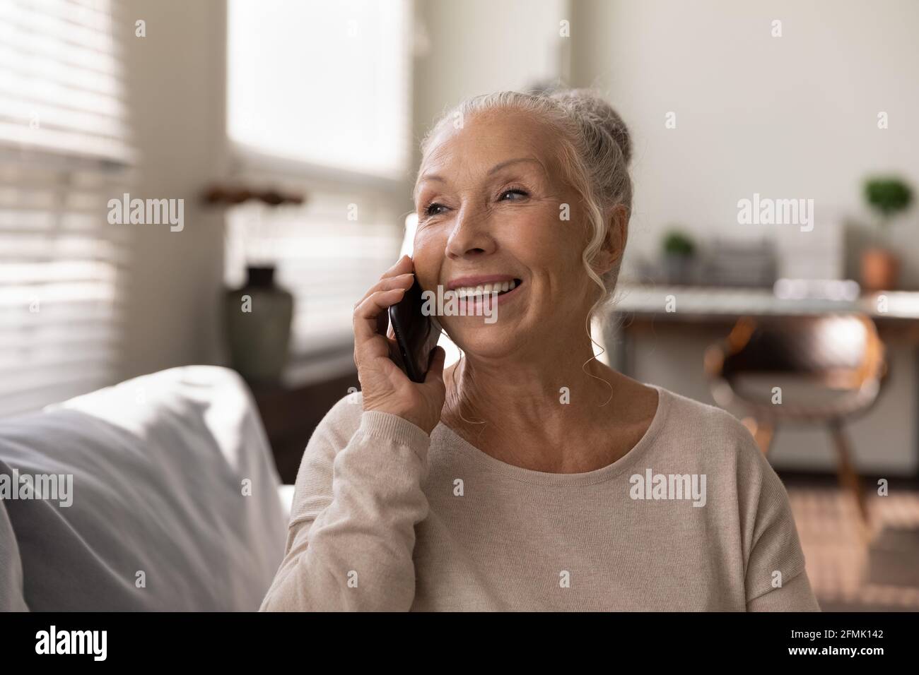 Good conversation hi-res stock photography and images - Alamy