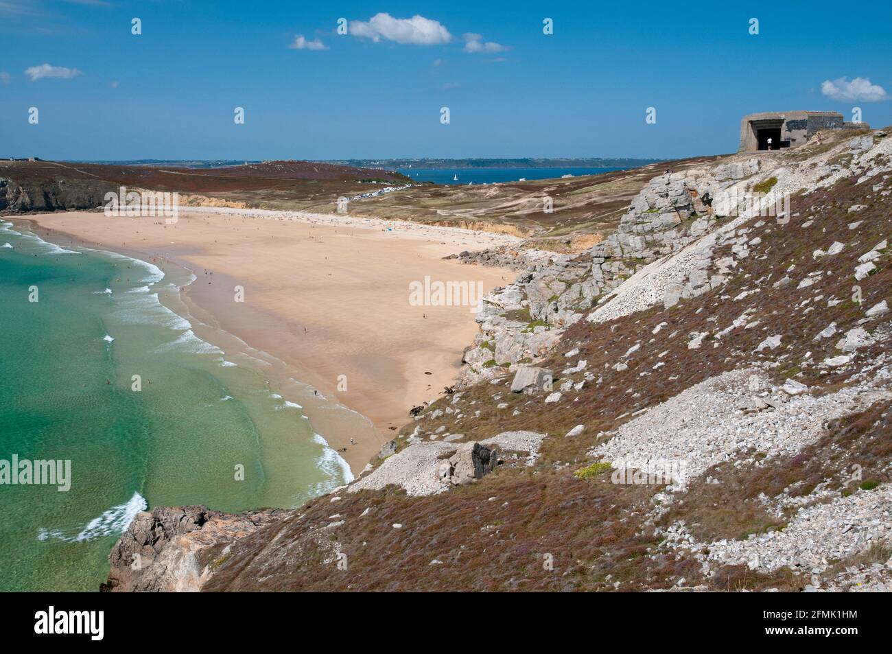 Pen Hat sandy beach aand bunker, Camaret-sur-Mer, Armorique Regional ...