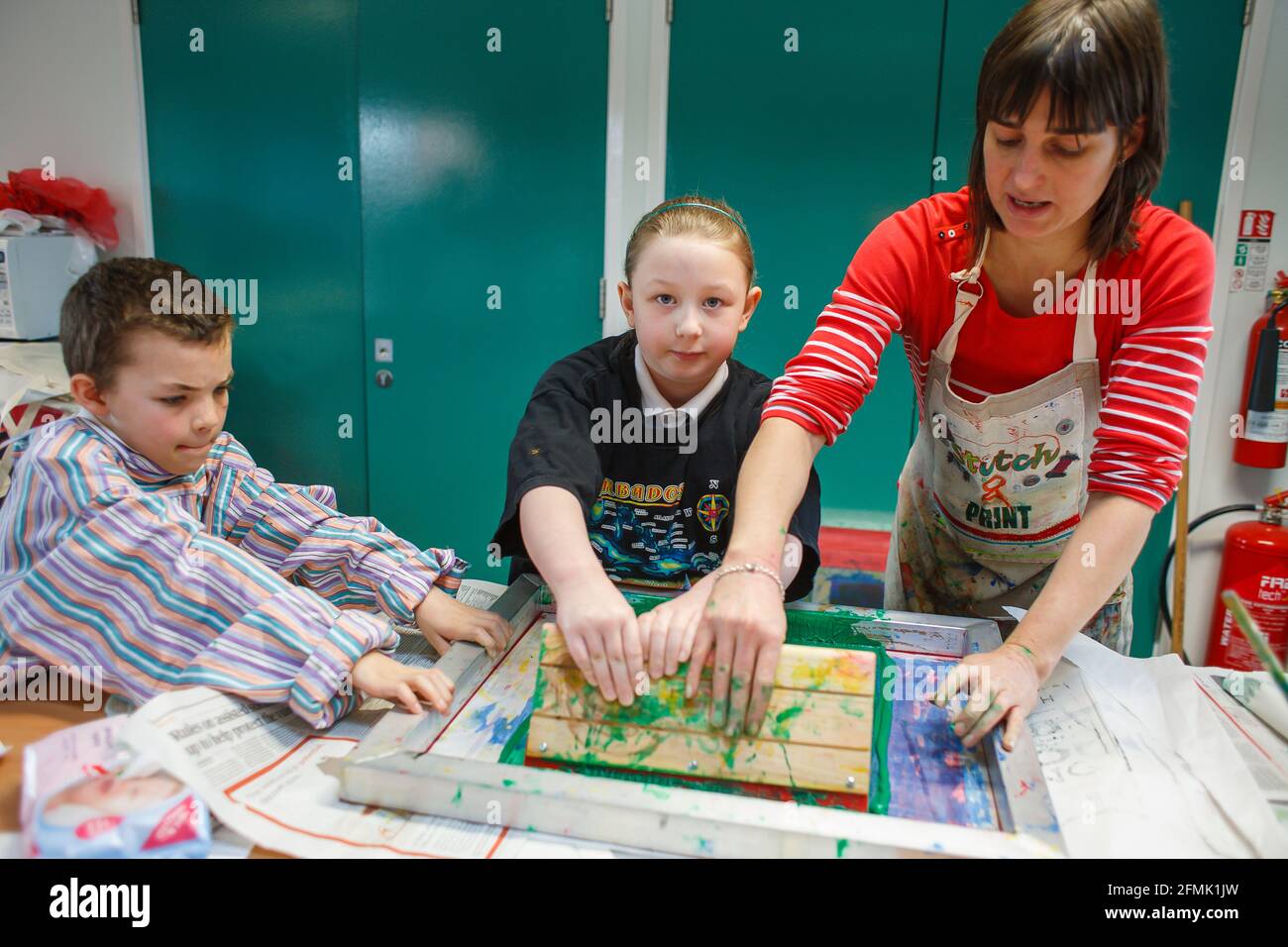 Junior School Art lesson screen printing Stock Photo - Alamy