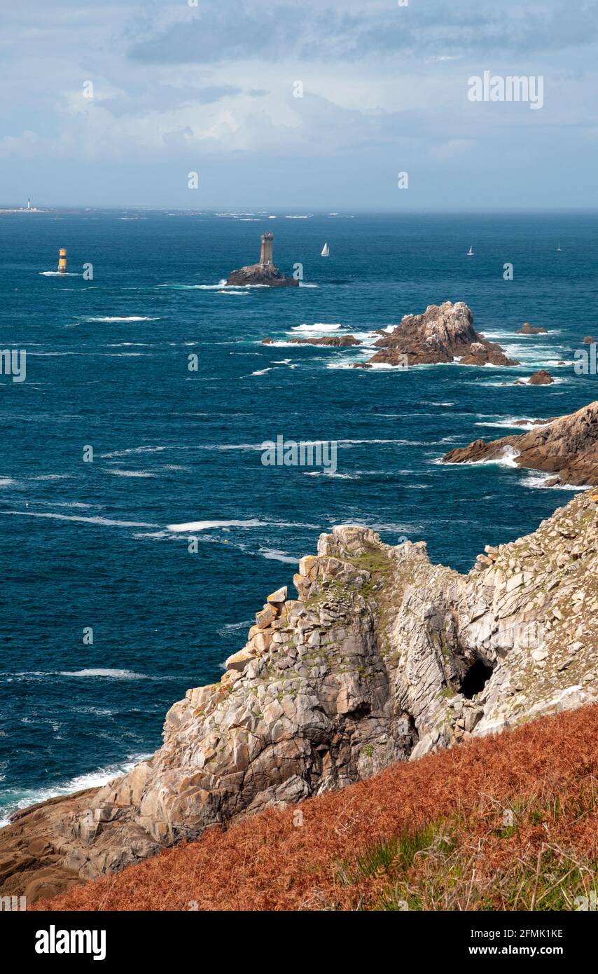 Pointe du Raz with the lighthouse ‘le phare de la Vieille’, Iroise sea ...
