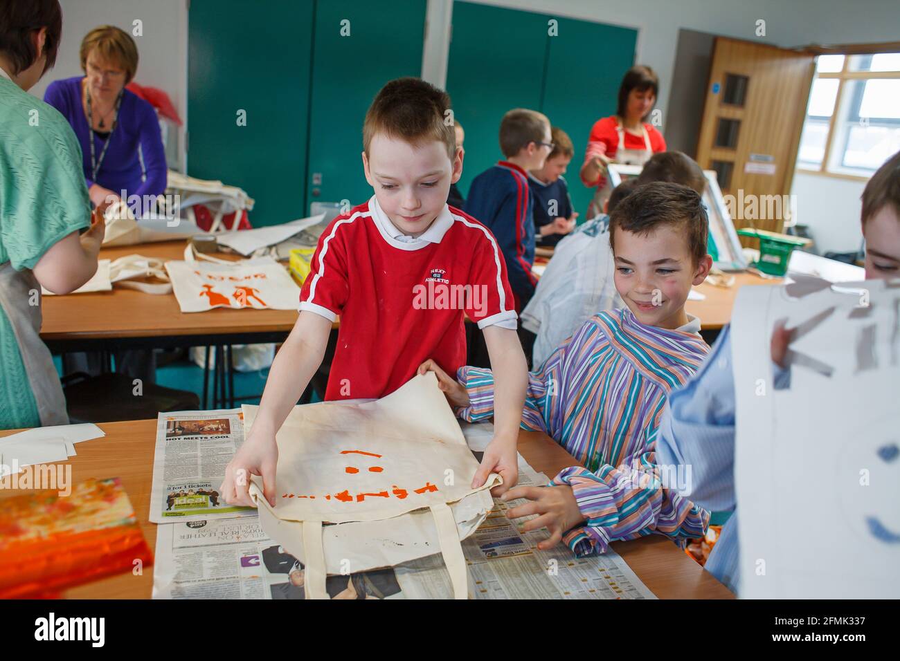 Junior School Art lesson screen printing Stock Photo - Alamy