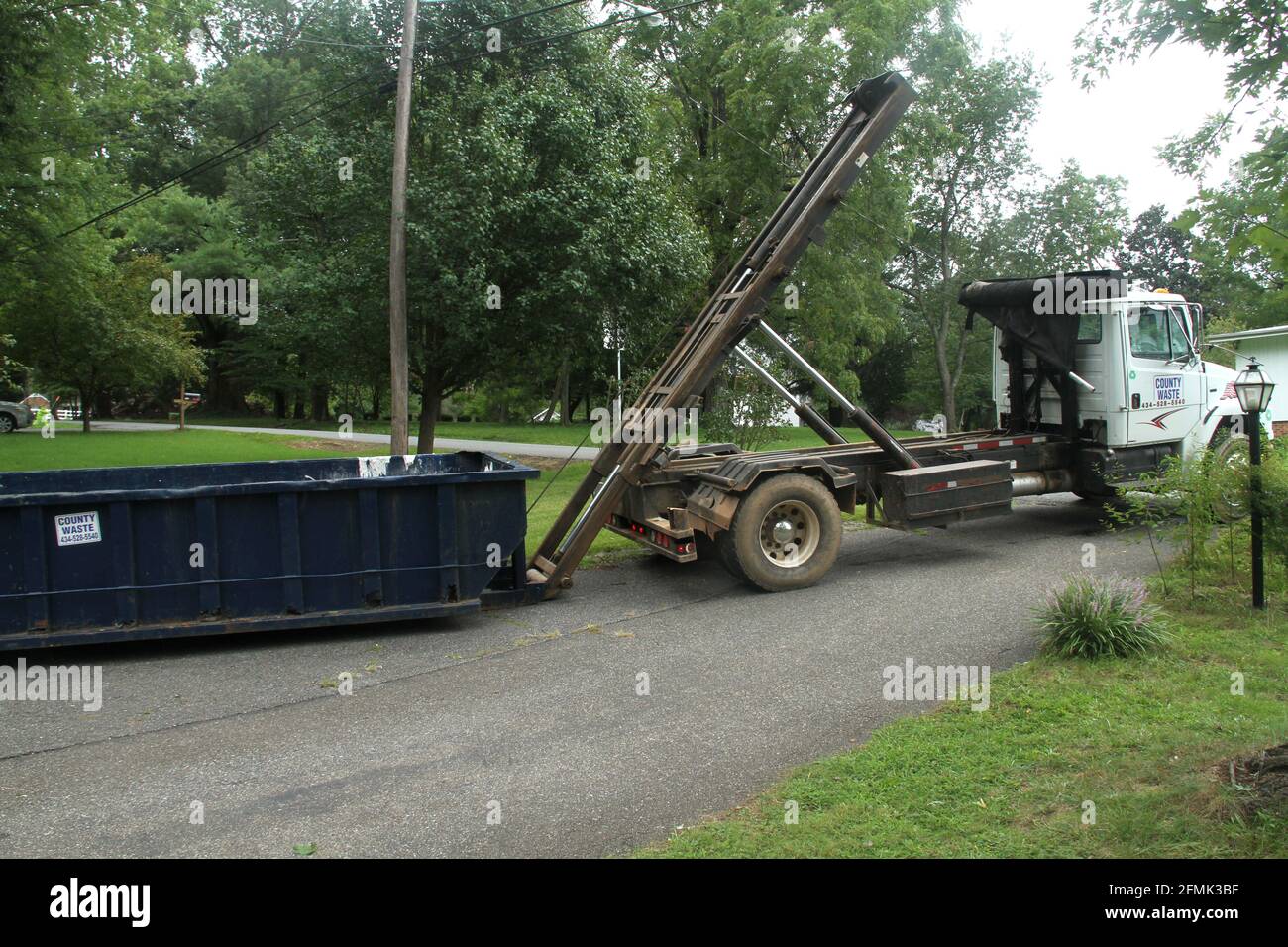Dump truck unloading hi-res stock photography and images - Alamy