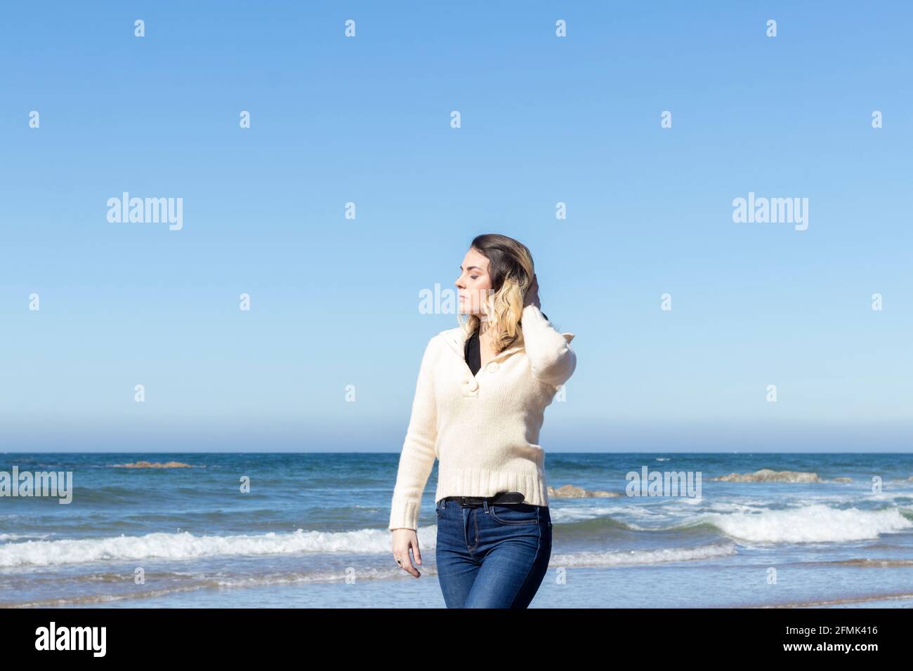 Woman wearing jeans beach hi-res stock photography and images - Alamy