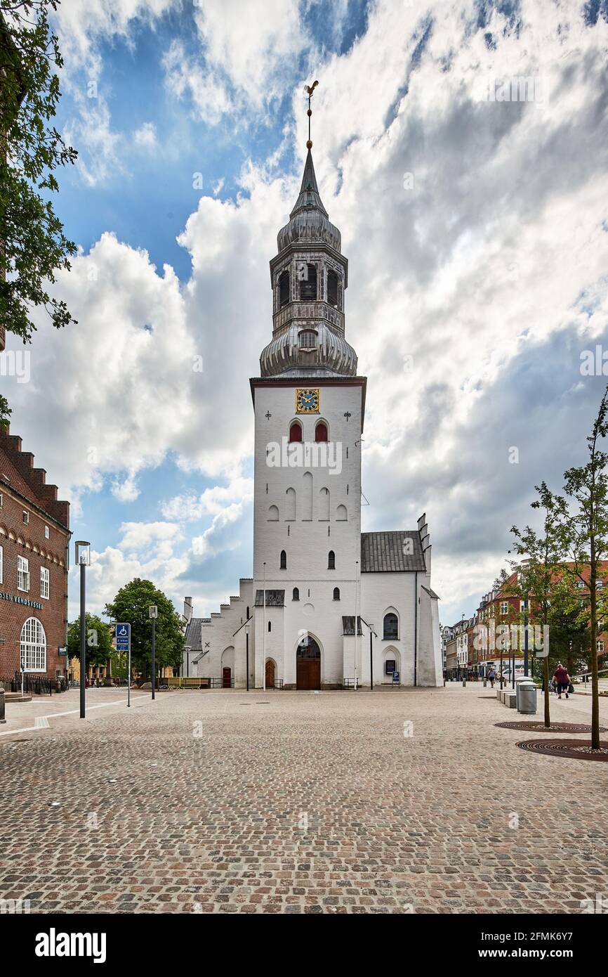 Tall white church hi-res stock photography and images - Alamy