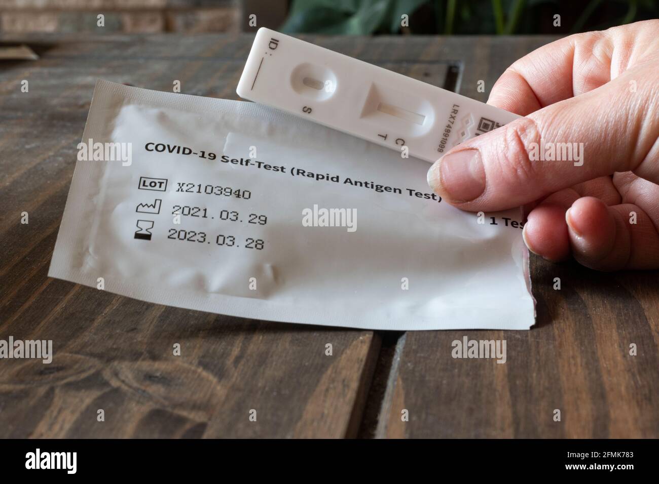 Covid swab 2021 hi-res stock photography and images - Alamy