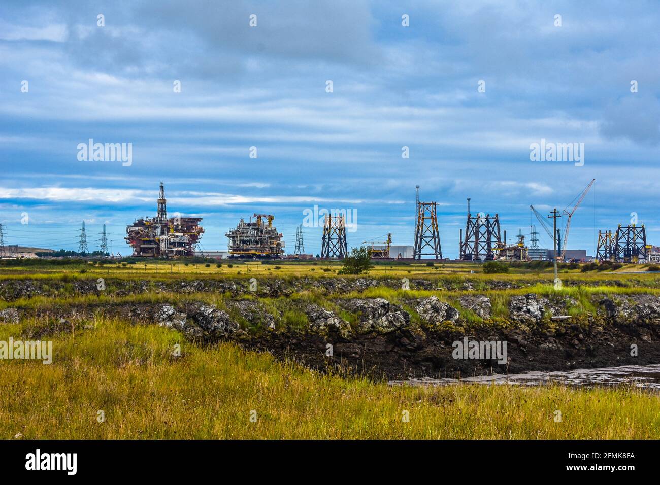 Decommissioned Oil Rig Stock Photo - Alamy