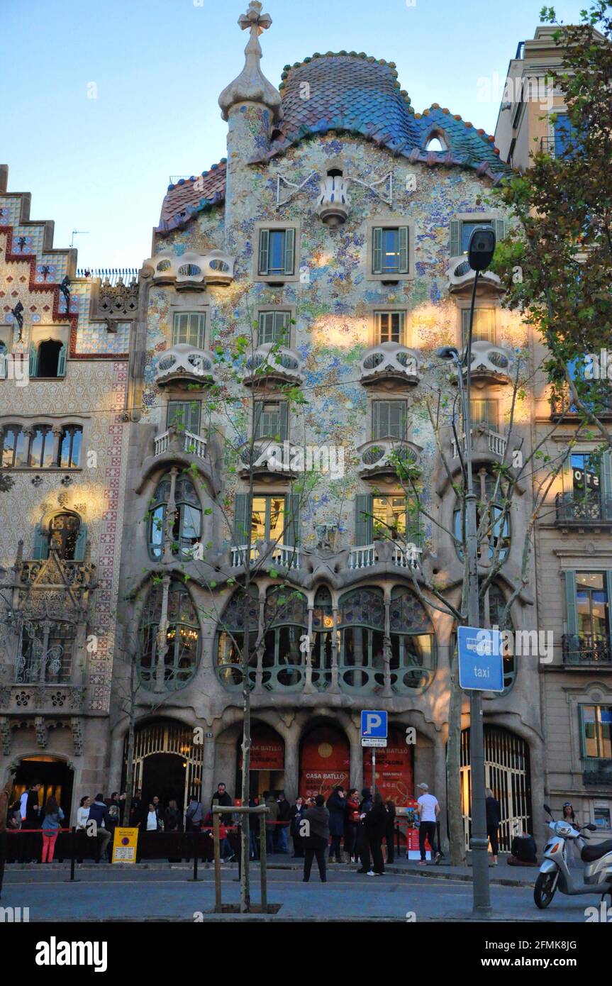 Barcelona, Catalunya: Cityscape of the Casa Batllò, Batllò House ...