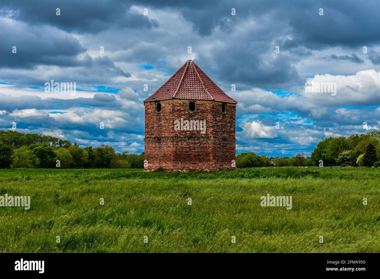 Brick barn hi-res stock photography and images - Alamy