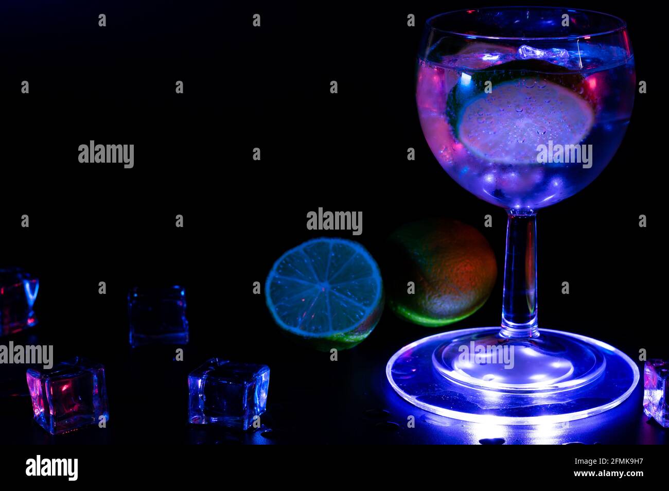Gin tonic glass studio hi-res stock photography and images - Alamy