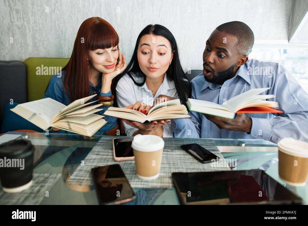 Girl looking surprised reading book hi-res stock photography and images ...