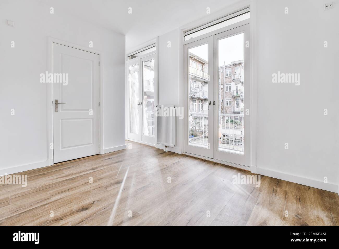 Empty room with closed doors Stock Photo - Alamy