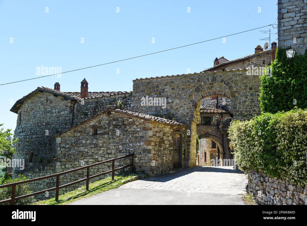 Il borgo di Vertine in Chianti Stock Photo - Alamy