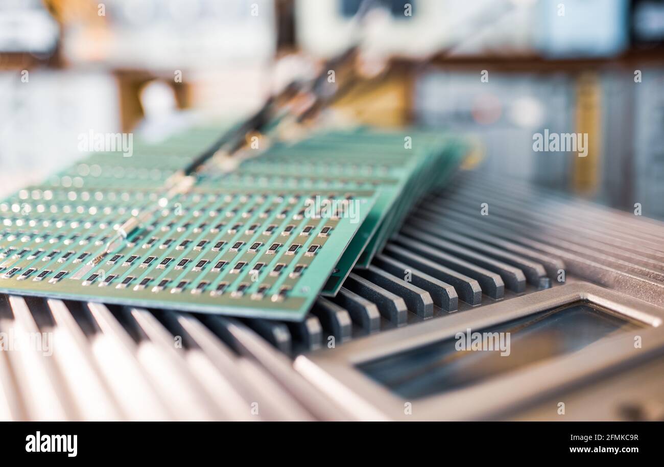 Close-up side view of a panel of SMD resistors Stock Photo - Alamy
