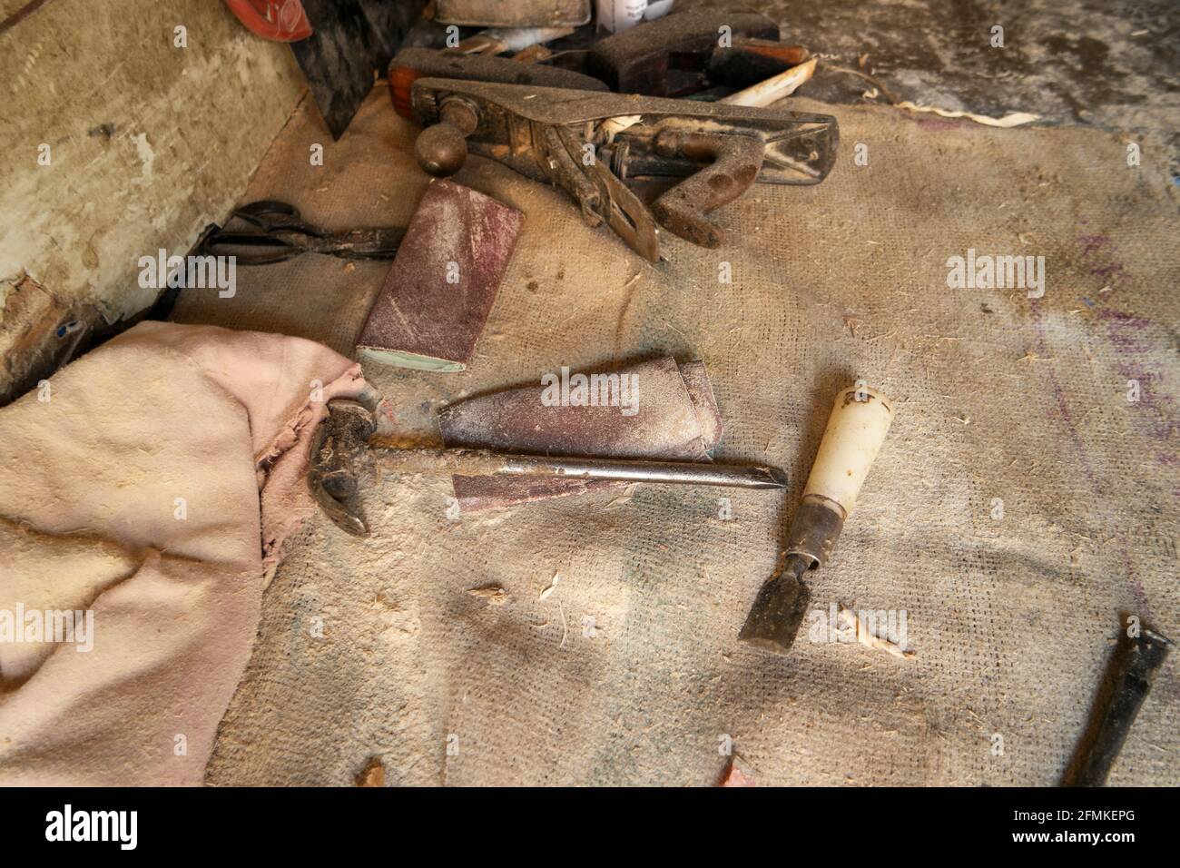 Cricket bat making hi-res stock photography and images - Alamy