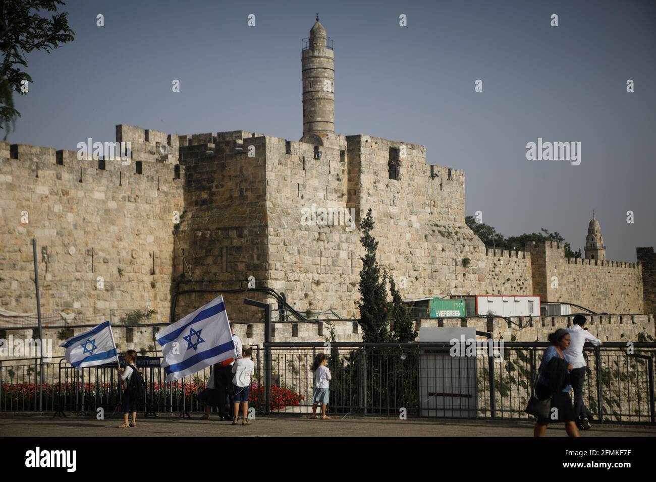 Children with israeli flags hi-res stock photography and images - Alamy
