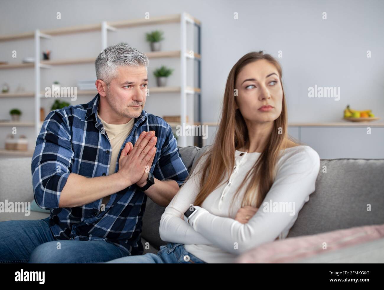 Man begging forgiveness woman hi-res stock photography and images - Alamy