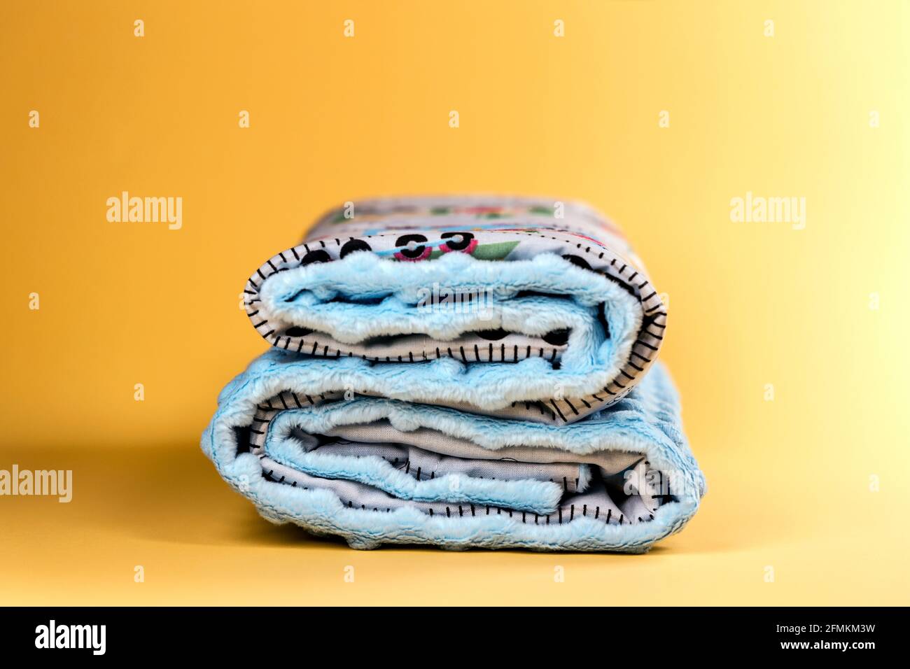 Baby blanket background hi-res stock photography and images - Alamy