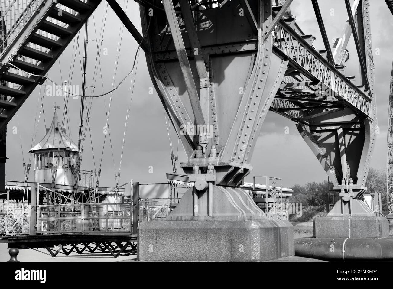 Newport Transporter Bridge, constructed in 1902 crosses the River Usk ...