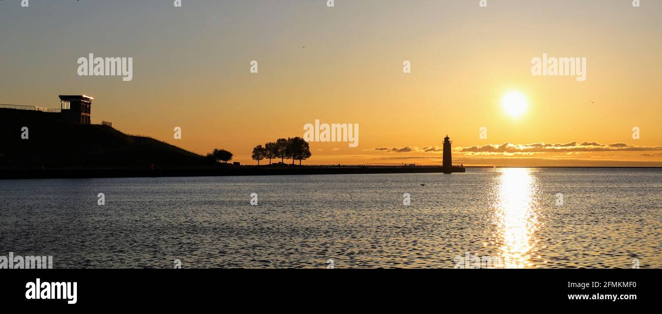Downtown milwaukee sunset hi-res stock photography and images - Alamy