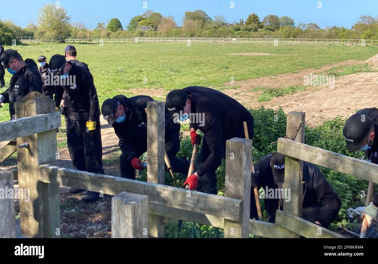 Police officers searching a field off Ratling Road in Aylesham, Kent ...